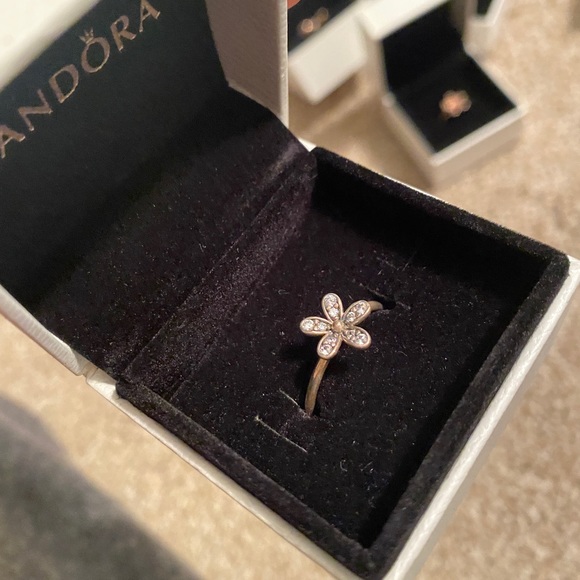 Pandora | Jewelry | Pandora Silver Daisy Ring | Poshmark